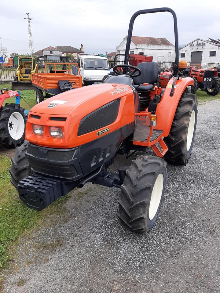 Trator Kiotti EX40 - Moisés & Gonçalves